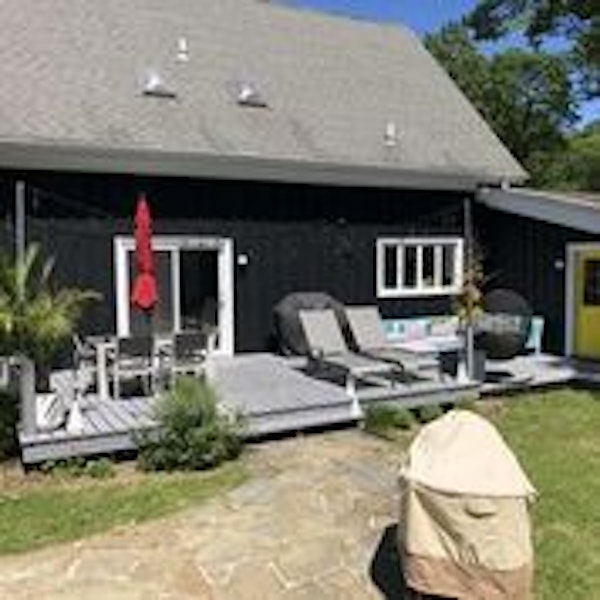 Hay Beach Vacation Home with Pool - Shelter Island, NY